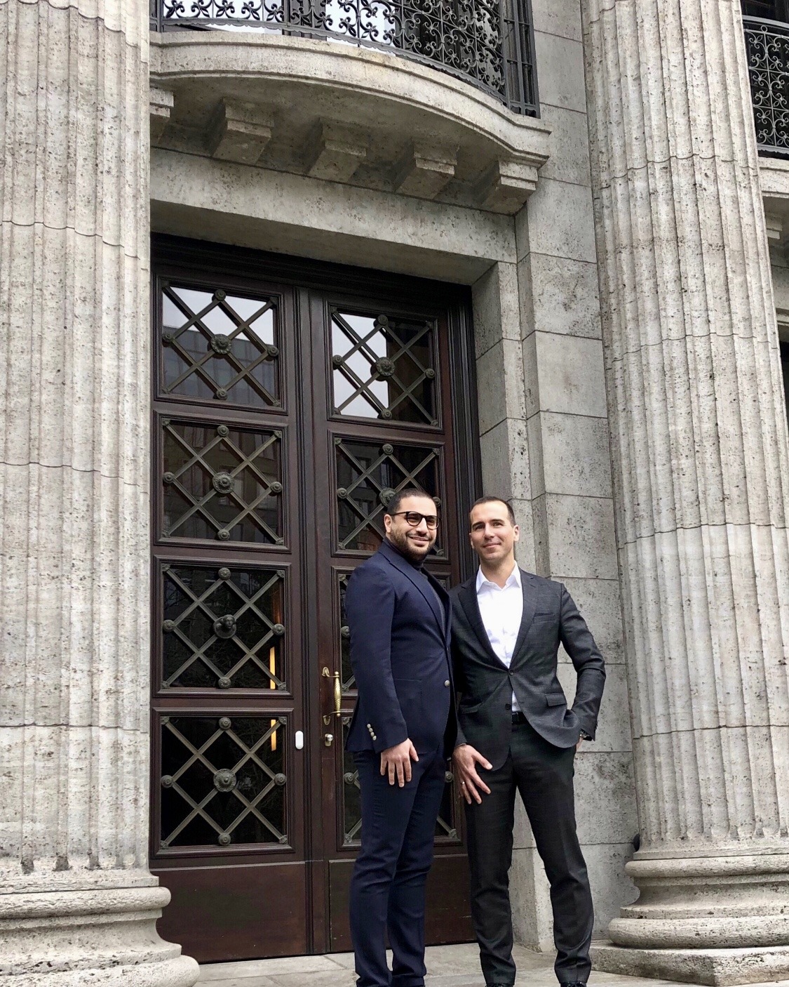 Dr. Hafiz wird von Oliver Pietsch, Head of Wealth Management der ...